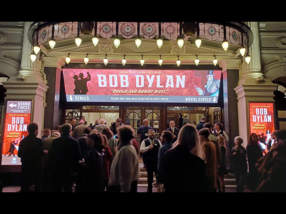 “It’s Alright, Ma, I’m Only Sighing” – Bob Dylan at London Palladium ...